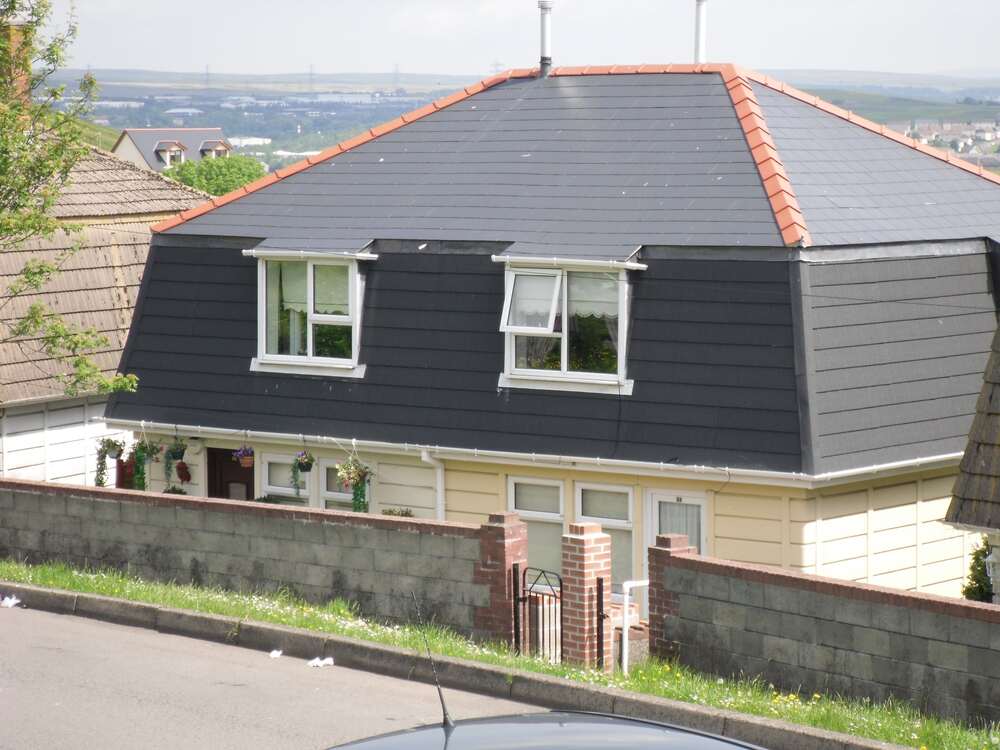 Black Roof Tile | Black Roof Tiles in UK ≡ Metrotile